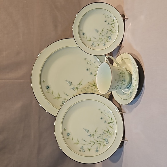 Noritake | Dining | New Noritake Cherish 8222 W8 Five Piece Place ...